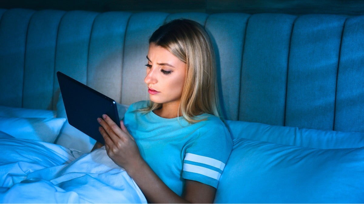 Tablette et lumière bleue : Dangers et solutions – Horus X